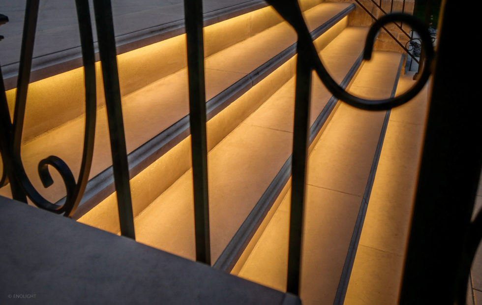 HYN1913F Waterproof Linear Light with 3/4" Frosted Lens